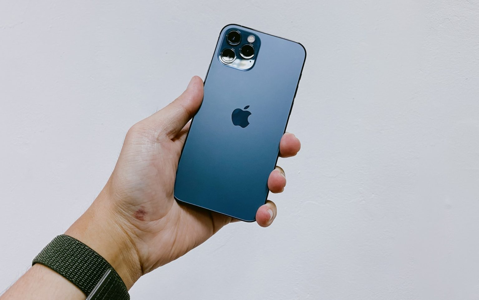 How To Finance An iPhone With No Credit Check | Banks.com